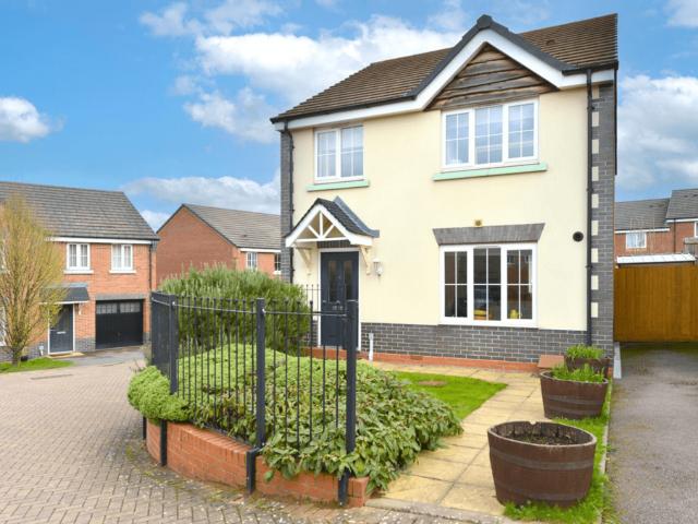 4 bedroom detached house to rent
