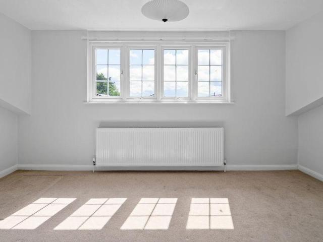 4 bedroom detached house to rent