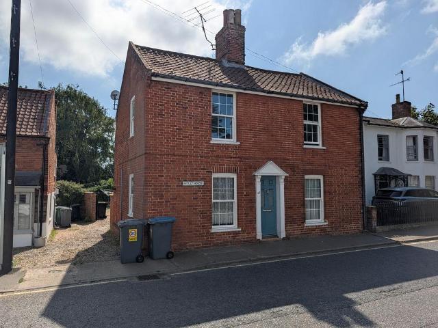 4 bedroom detached house to rent