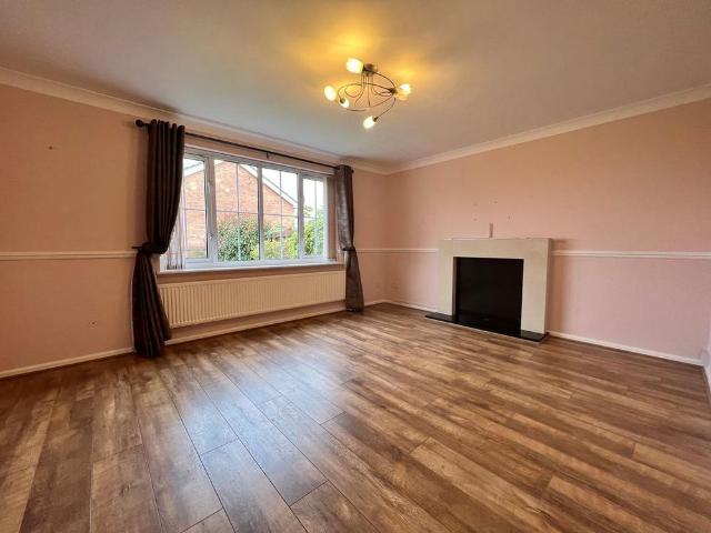 4 bedroom detached house to rent
