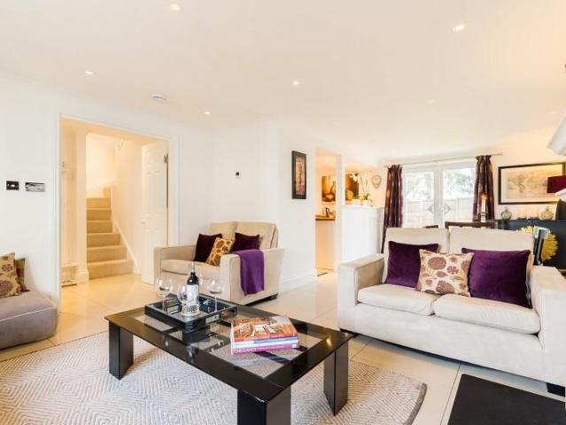 4 bedroom detached house to rent