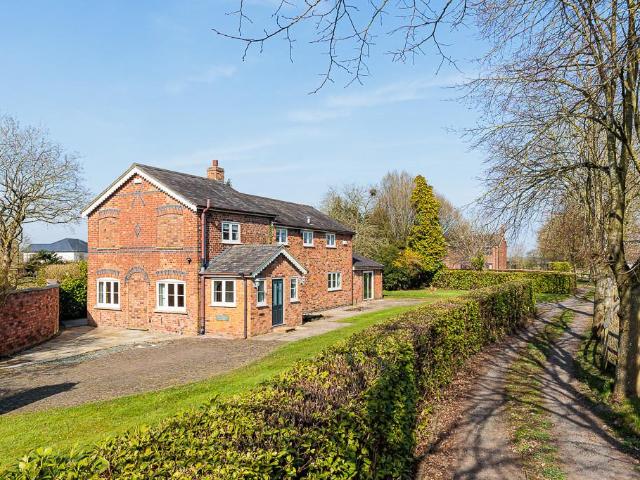 4 bedroom detached house to rent