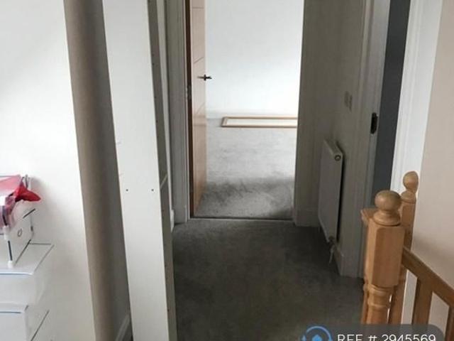 4 bedroom detached house to rent