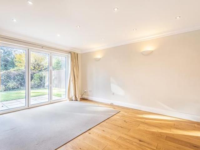 4 bedroom detached house to rent
