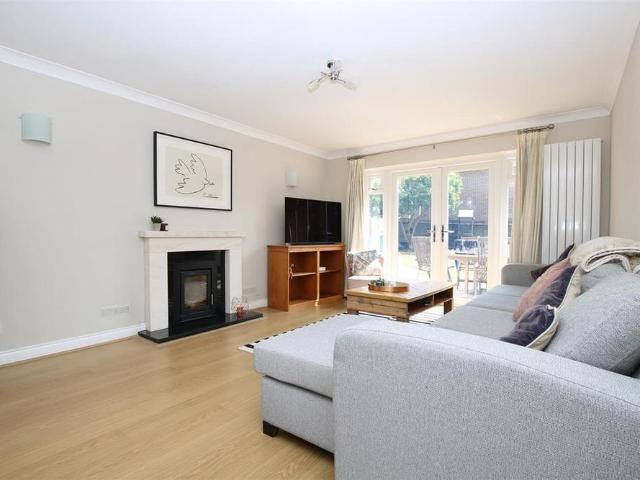 4 bedroom detached house to rent