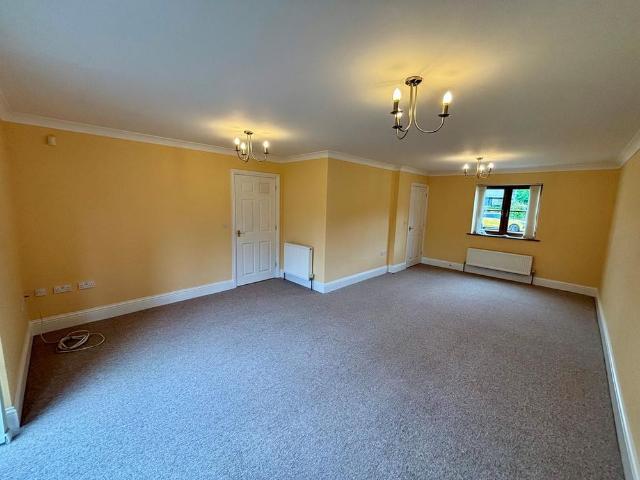 4 bedroom detached house to rent