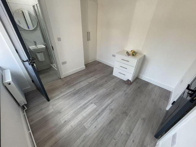 4 bedroom detached house to rent