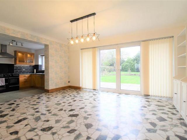 4 bedroom detached house to rent