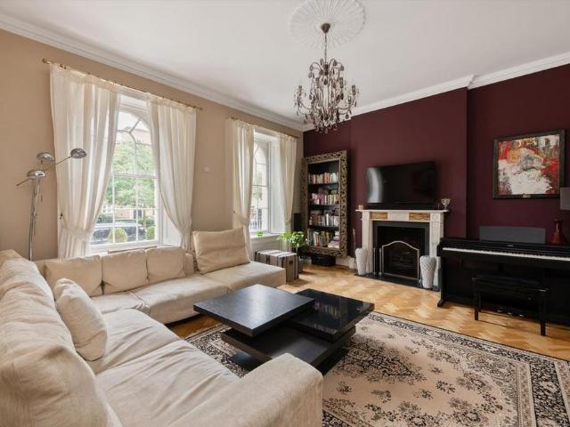 4 bedroom detached house to rent