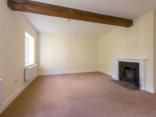 4 bedroom detached house to rent