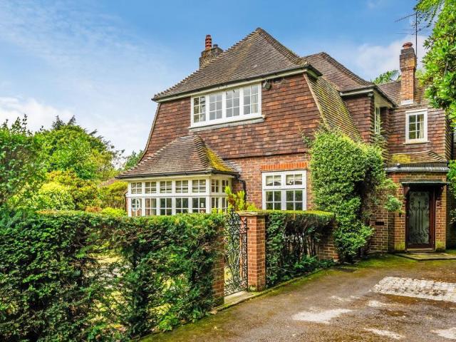 4 bedroom detached house to rent
