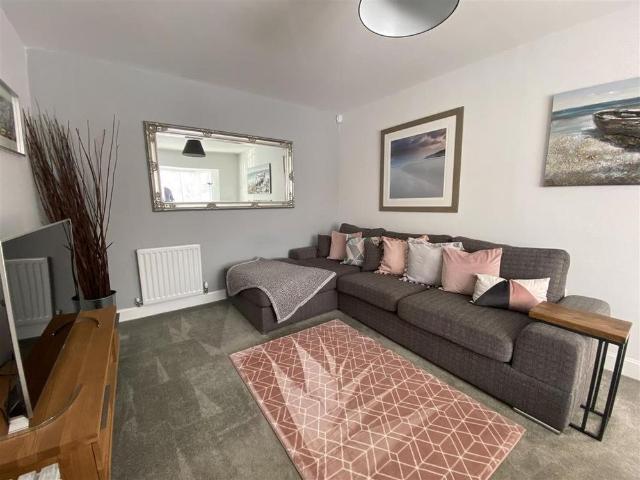 4 bedroom detached house to rent