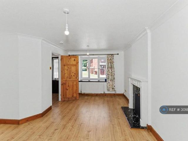 4 bedroom detached house to rent
