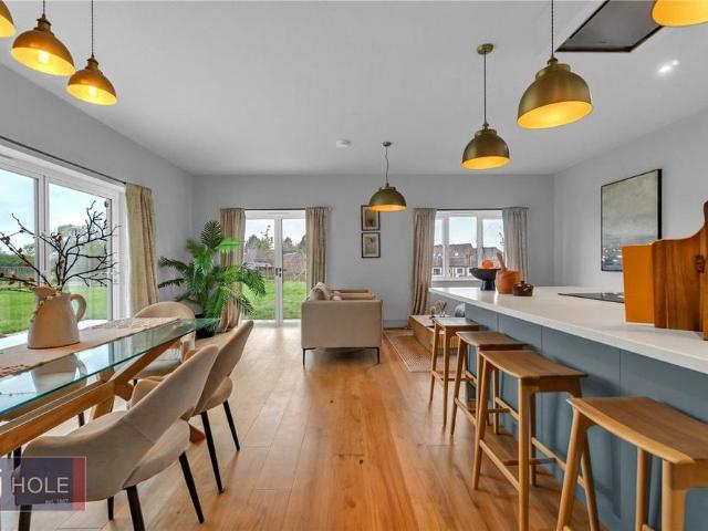 4 bedroom detached house to rent