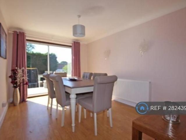 4 bedroom detached house to rent