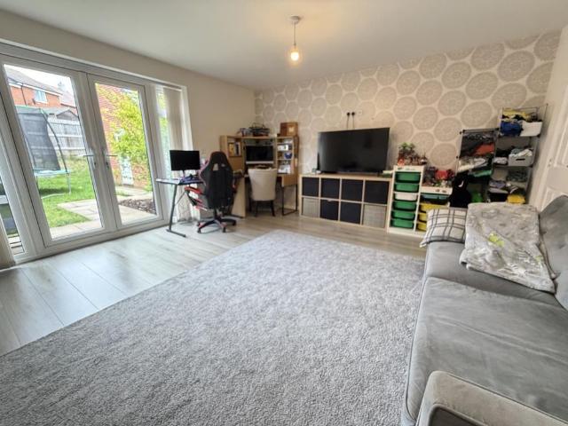 4 bedroom detached house to rent