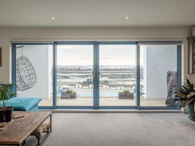4 bedroom detached house to rent