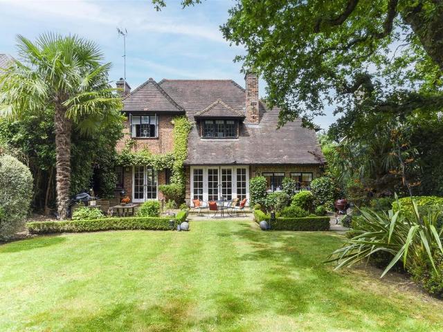 4 bedroom detached house to rent