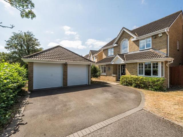 4 bedroom detached house to rent