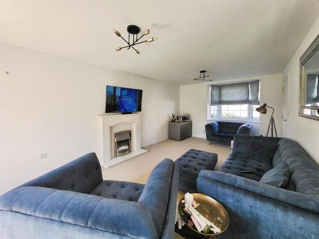 4 bedroom detached house to rent