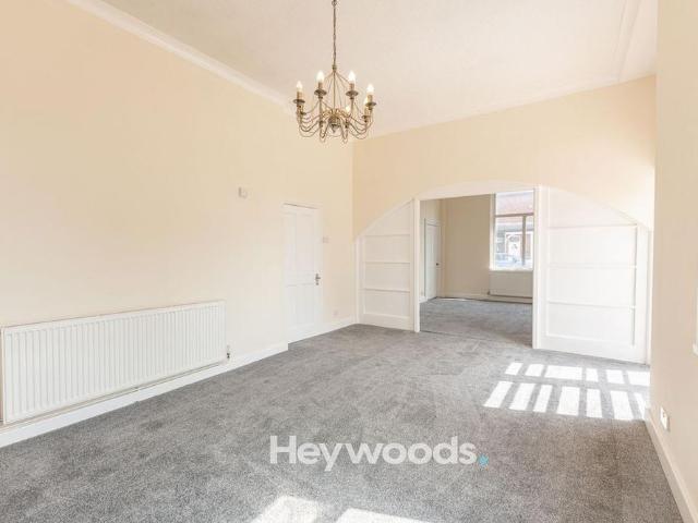 4 bedroom detached house to rent