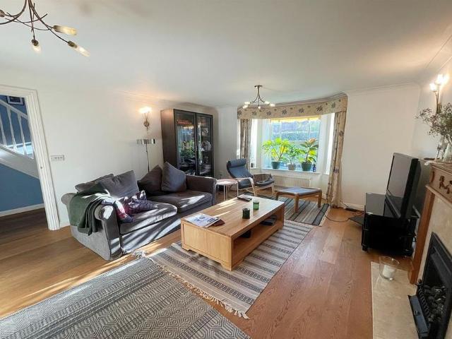 4 bedroom detached house to rent