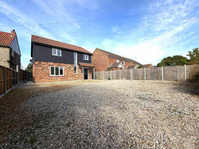 4 bedroom detached house to rent
