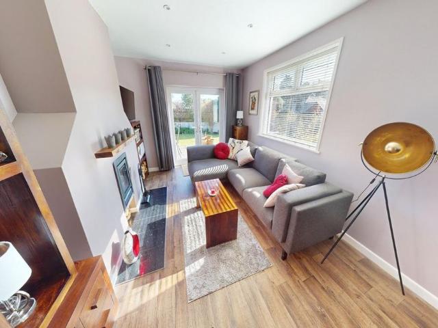4 bedroom detached house to rent