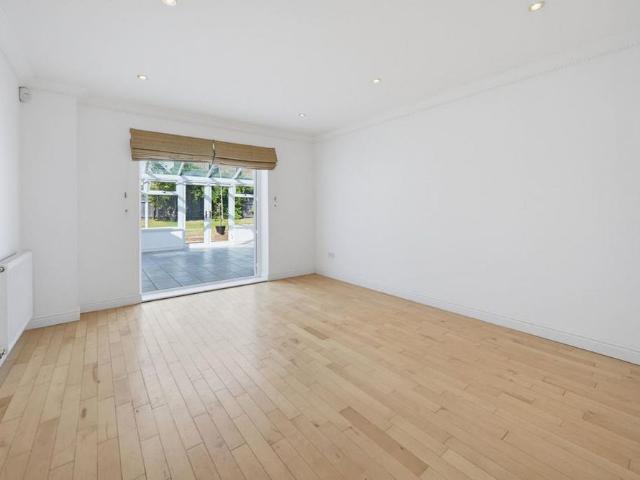 4 bedroom detached house to rent