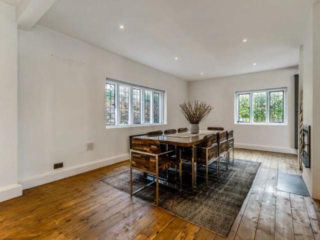 4 bedroom detached house to rent