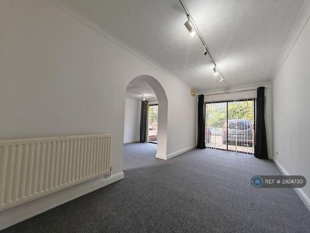 4 bedroom detached house to rent