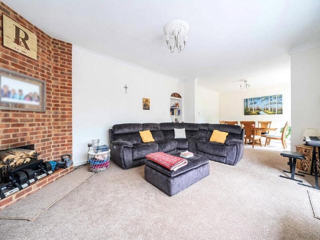 4 bedroom detached house to rent