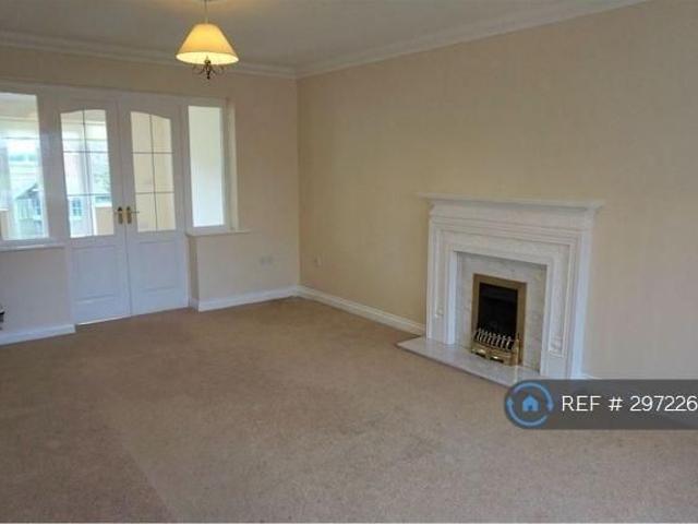 4 bedroom detached house to rent