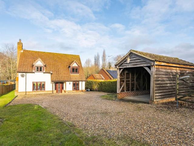 4 bedroom detached house to rent