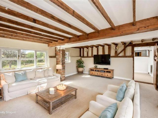 4 bedroom detached house to rent