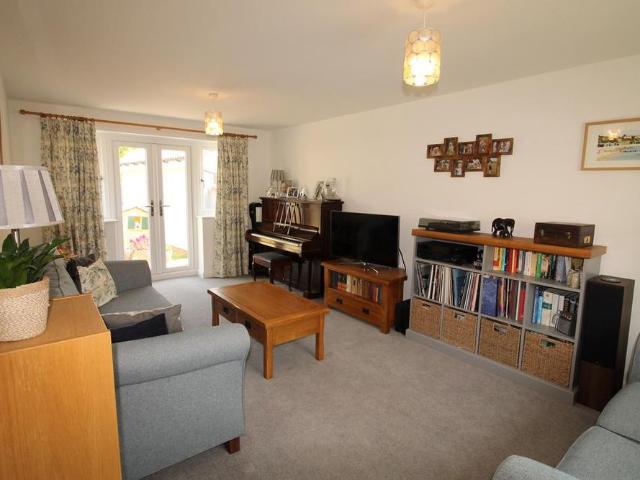 4 bedroom detached house to rent