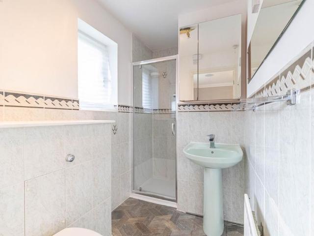 4 bedroom detached house to rent