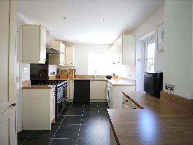 4 bedroom detached house to rent