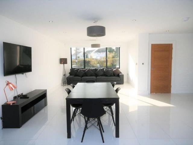 4 bedroom detached house to rent