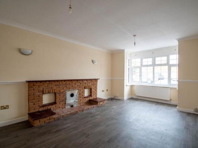 4 bedroom detached house to rent