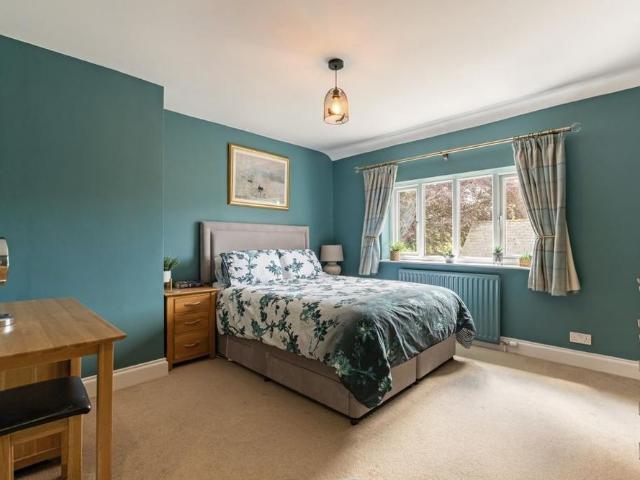 4 bedroom detached house to rent