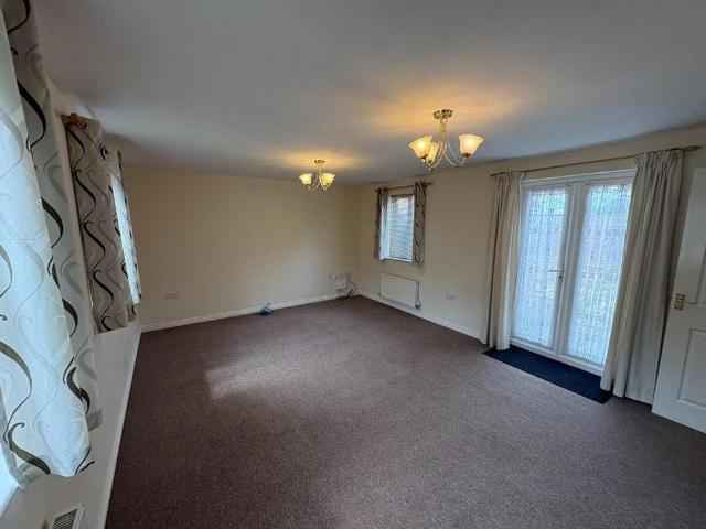 4 bedroom detached house to rent