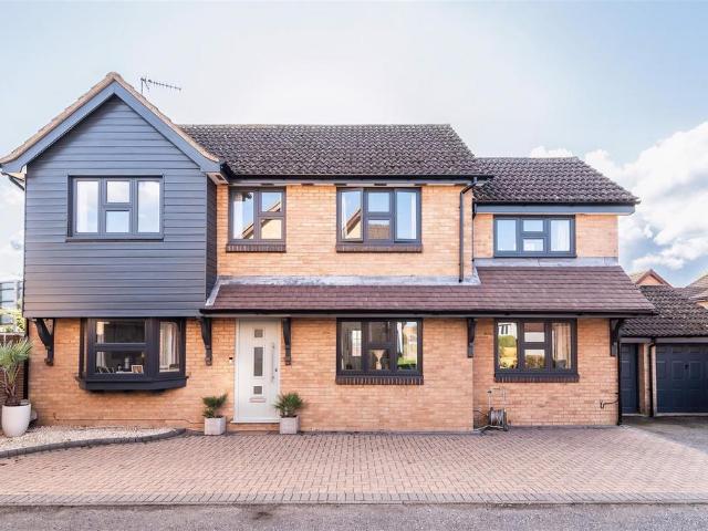 4 bedroom detached house to rent