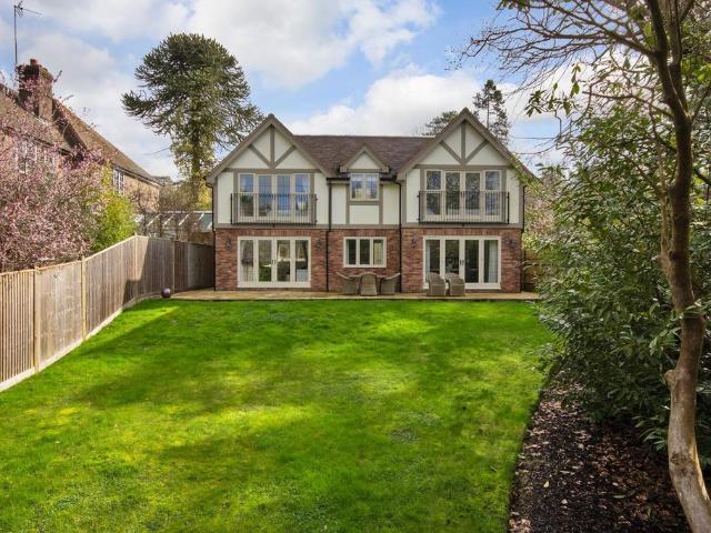 4 bedroom detached house to rent