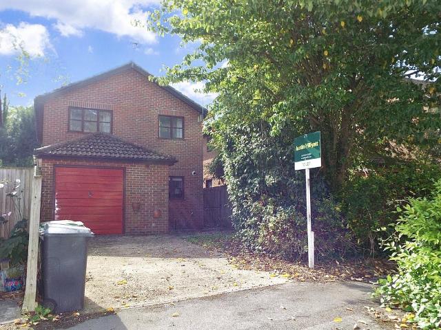 4 bedroom detached house to rent