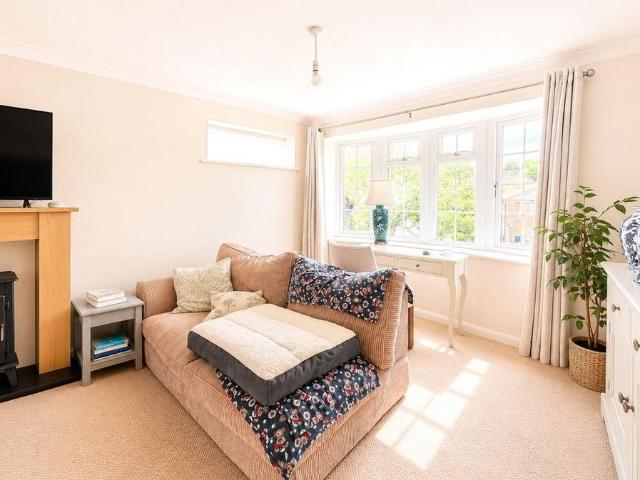 4 bedroom detached house to rent
