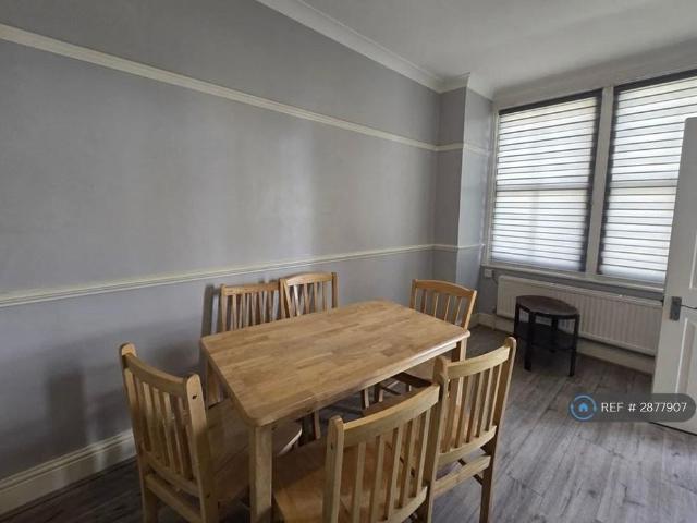 4 bedroom detached house to rent