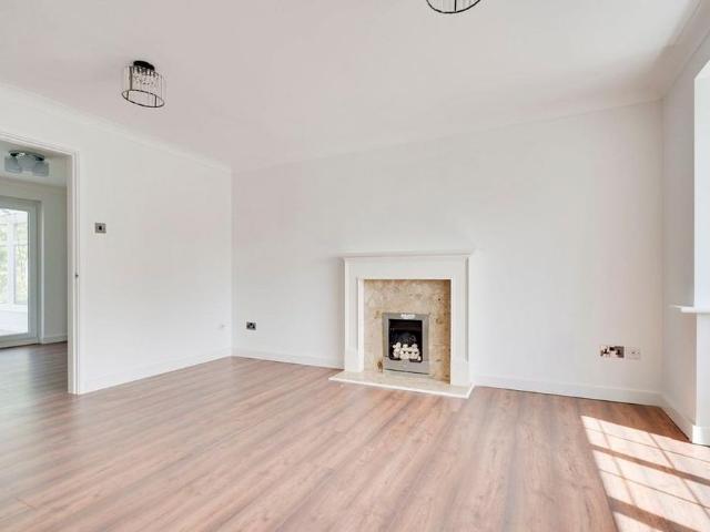 4 bedroom detached house to rent
