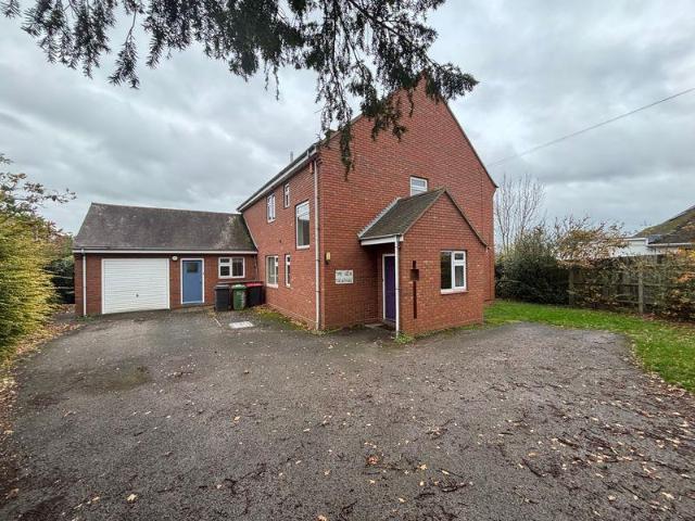 4 bedroom detached house to rent