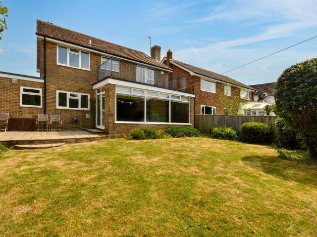 4 bedroom detached house to rent